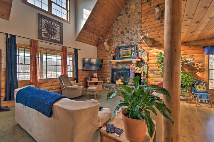 Family-friendly Gresham Getaway W/ Game Room! - Wisconsin