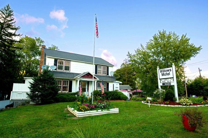 Willows Motel - 