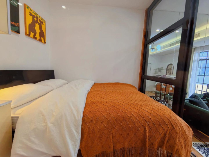 Shanghai Hills & Zinn Sunshine Bnb With Balcony Near Metro Line1 Changshu Rd - Shanghai