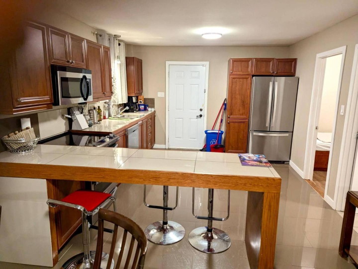 Bright Comfortable 3-bedroom Apartment, Free Parking, Near Spa Le Finlandais - Montréal, QC