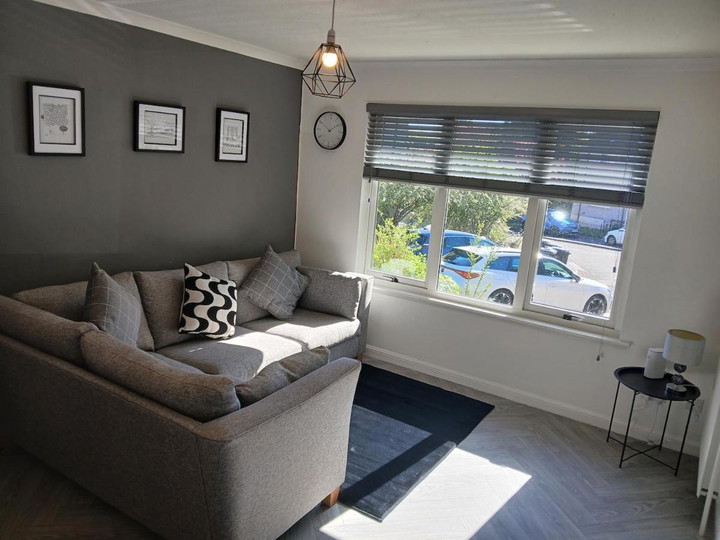 Westwood Cottage Is Stylish 2 Bed Bungalow In Central Hamilton With Great Transport Links - East Kilbride