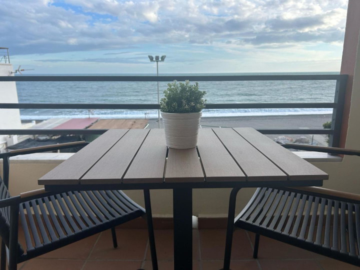 Apartamento Moderno En Primera Linea De Playa Con Terraza Y Vistas Al Mar- Caleta Del Puerto - Torre del Mar
