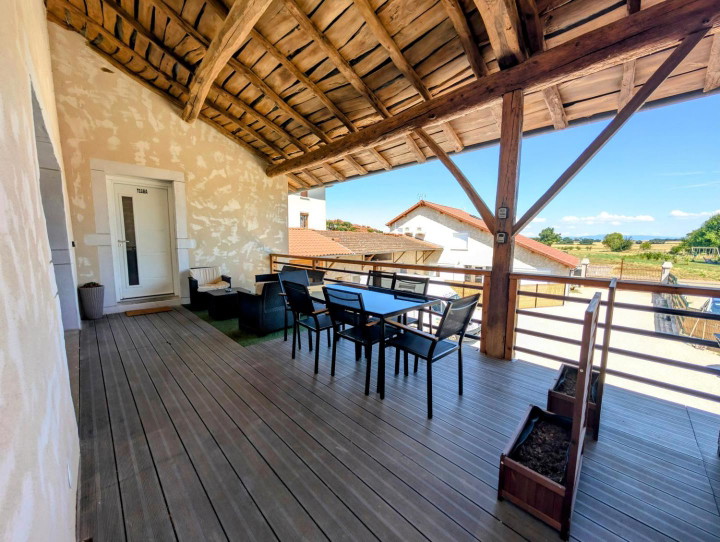 Nid Paisible Avec Un Coin Terrasse - Pérouges