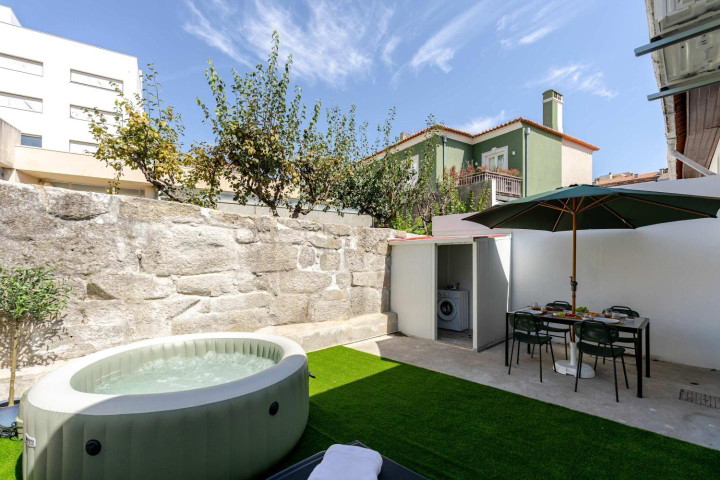 Traditional Townhouse With Jacuzzi By Hostwise - Porto