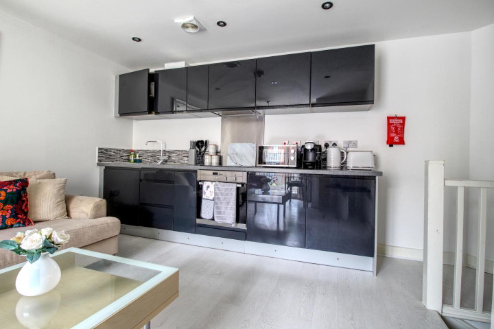 Beautiful 2 Bed House, Central Spot With Free Parking - Barnsley