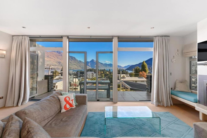 Diamond Villa - Lake Views, Central Location - Queenstown