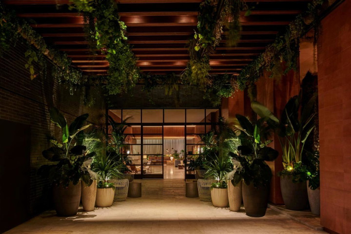 The Hollywood Grande, Autograph Collection - Burbank, CA
