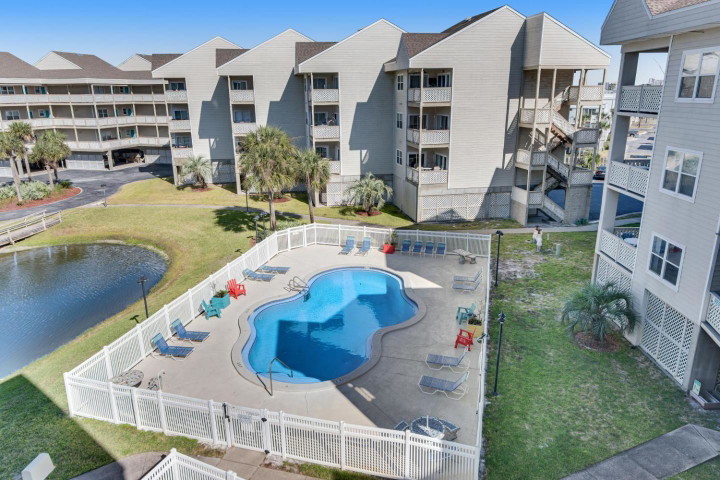 Condo With Partial Bay View Onsite Fishing Dock Beach Access & Shared Pool - Gulf Breeze, FL