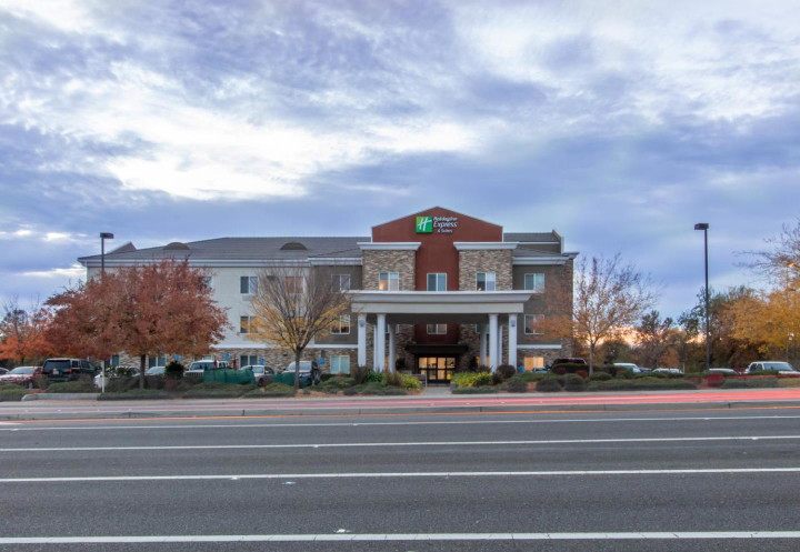 Holiday Inn Express Hotel & Suites Roseville - Galleria Area By Ihg - Roseville, CA