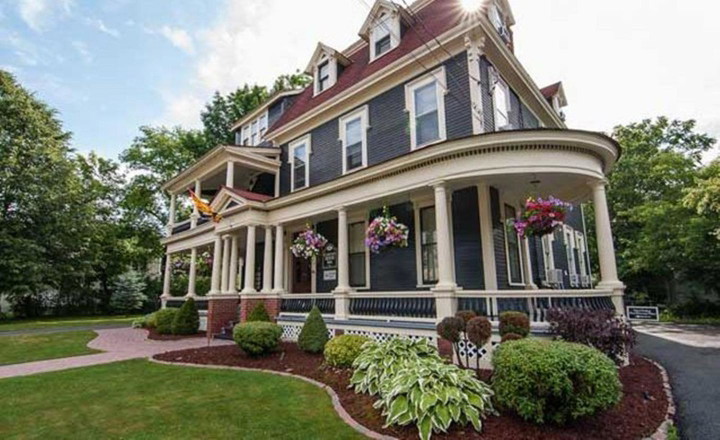 Carriage House Inn - Fredericton