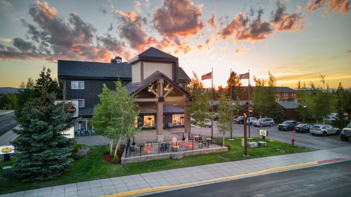 Gray Wolf Inn & Suites - West Yellowstone, MT