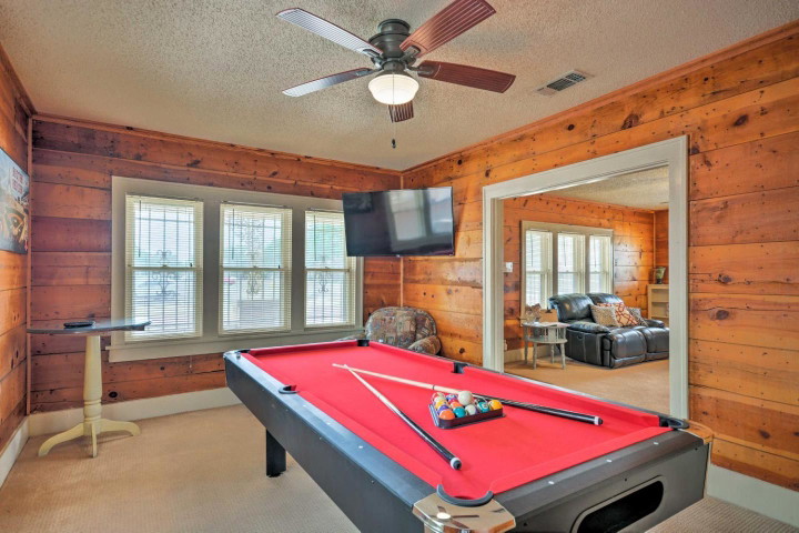 Inviting Lubbock Home > 1 Mi To Downtown - Lubbock, TX