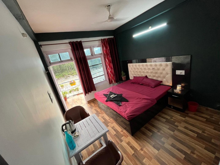 Shanti Cafe - Signature Stays Kasol - Himachal Pradesh