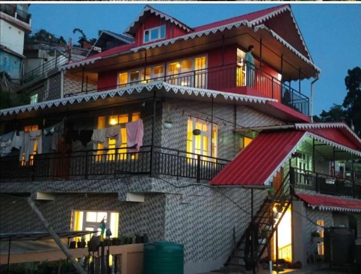 Arms Homestay & Girls Hostel - China