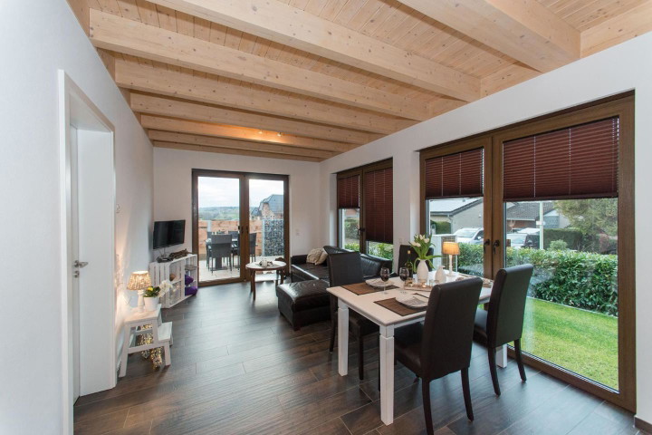 Moderne Ferienwohnung-seenähe-terrasse-parkplatz-wallbox-fahrradparkplatz - Stolberg