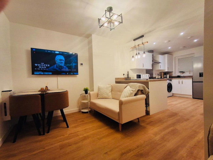 Modern 3 Bedroom Home With Private Parking 2 Cars - 노팅엄