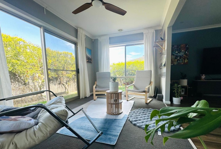 Stylish Small Ocean Homestay Near Deer Park Train Station - Caroline Springs