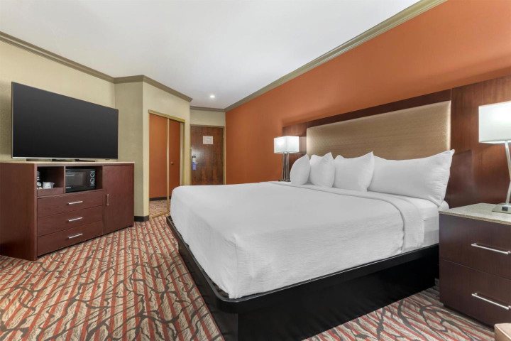 Best Western Plus Brookside Inn - Milpitas, CA
