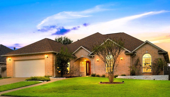 Luxury Home With Gourmet Kitchen - 3 Miles To A&m, Sleeps 14 - College Station, TX