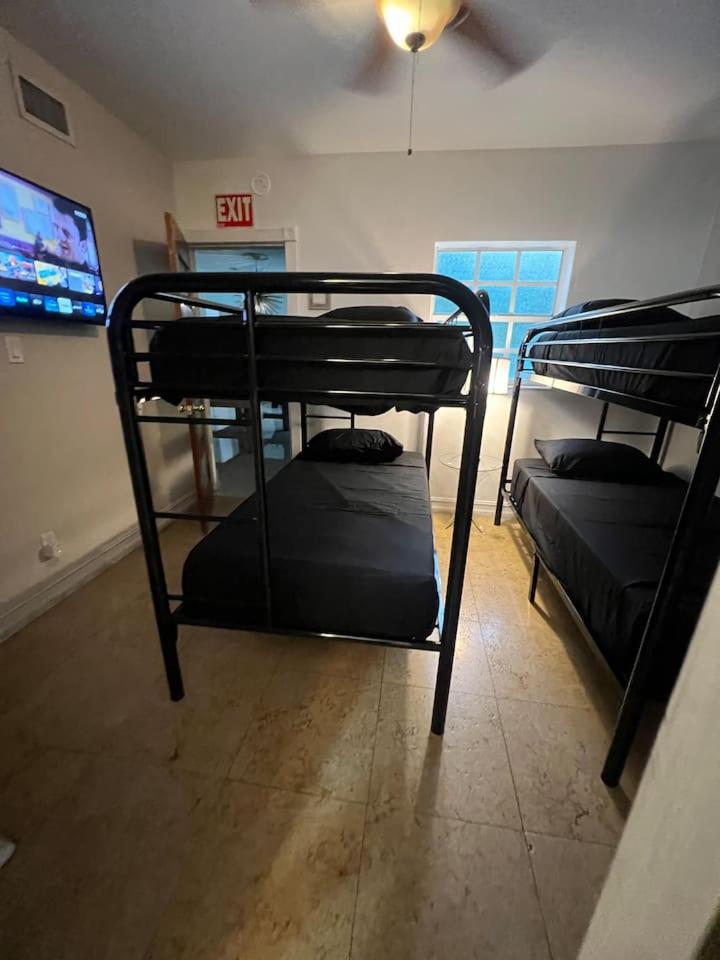 Miami Crave Hostel Bed 3c - Aventura, FL