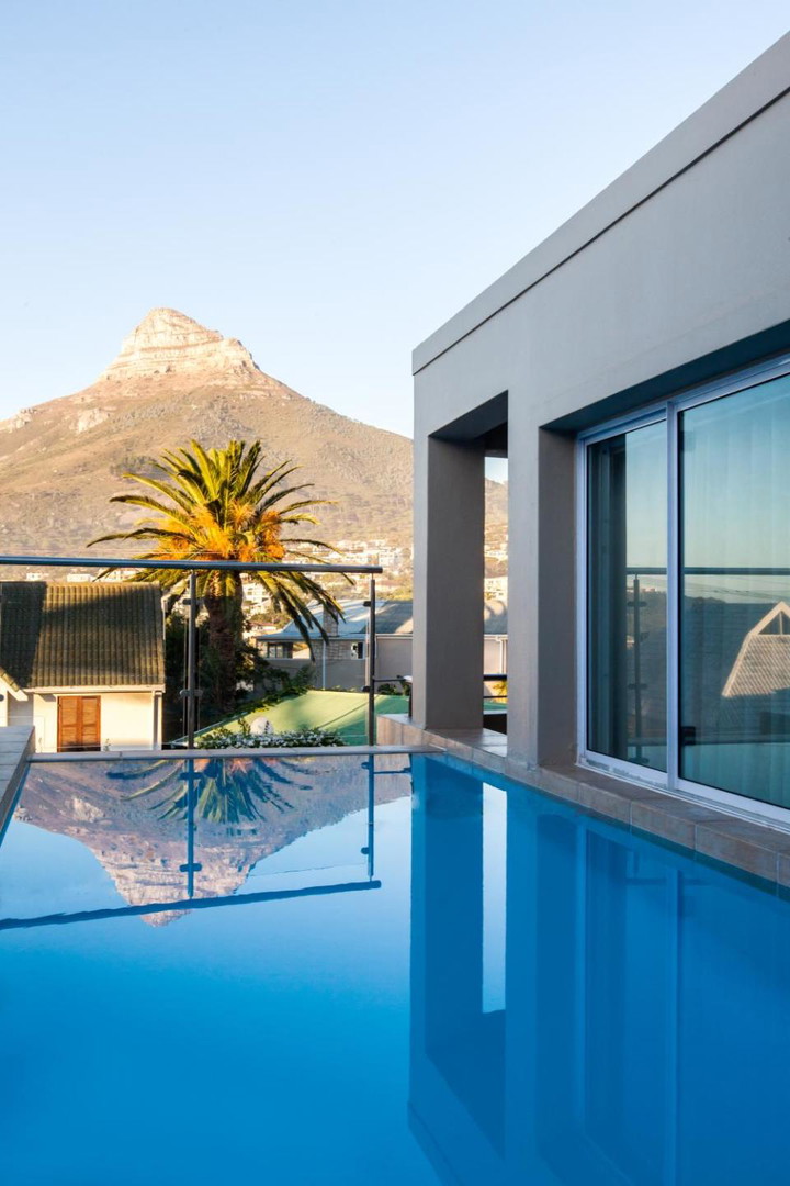 Villa On Slopes Of Geneva Drive - Cape Town