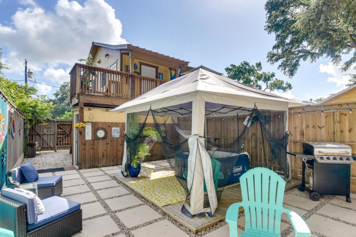 3 Mi To Boardwalk: Bacliff Apartment W/ Hot Tub - Kemah, TX