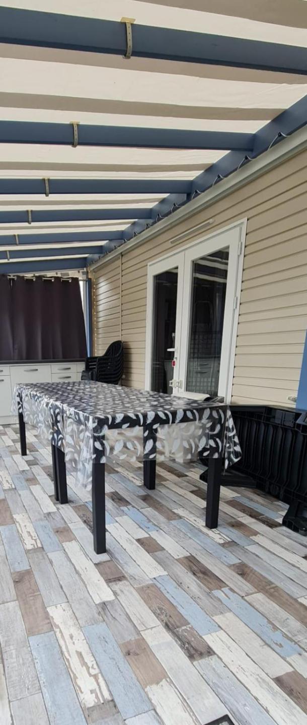 Mobil Home Neuf 693 à La Réserve 8 Personnes Avec Terrasse Couverte - Gastes
