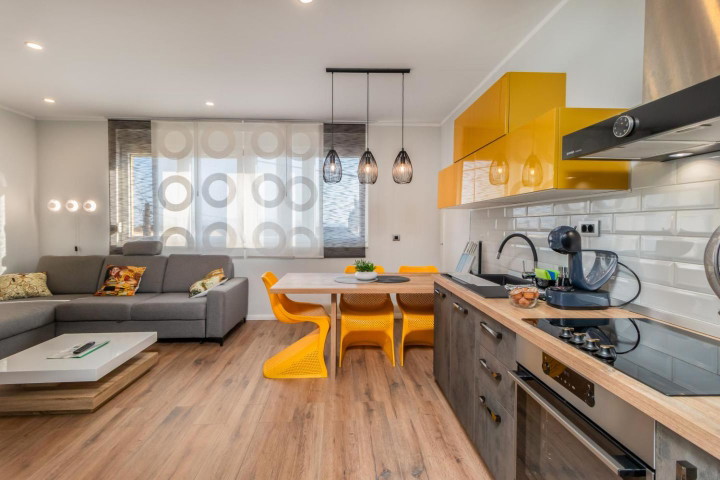 Adastra Apartments With Flour Heating, Private Parking And Sea View - Rijeka