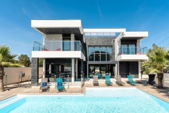 Villa Les Vagues Piscine Jacuzzi & Plage à 500 M - Agde