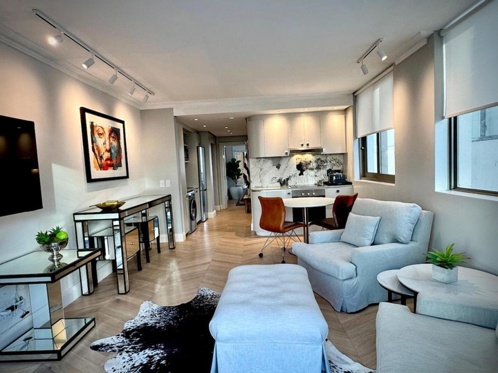 Hamptons Holiday Apartment In Dolce Vita Sea Point - Camps Bay