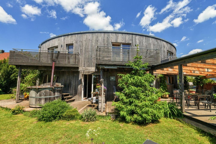 Ferienhaus Dornstetten: Sonniges Design Haus: Kamin, Sauna, Hot Pot, Zaun - Black Forest
