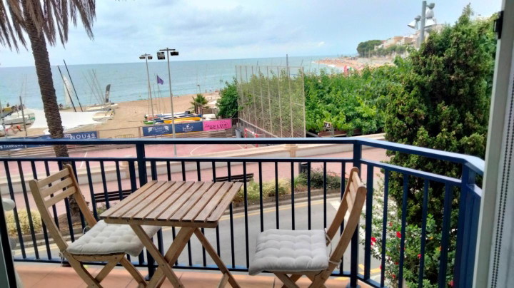 Beachfront Apartment With Sea Views & Private Parking - Calella