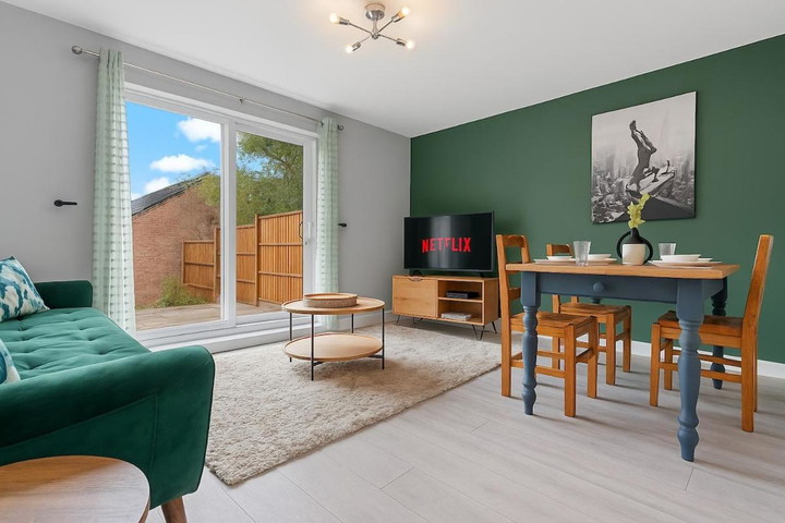 2 Bedroom House With Fast Wifi And Free Parking Close To Rugby Town - Rugby