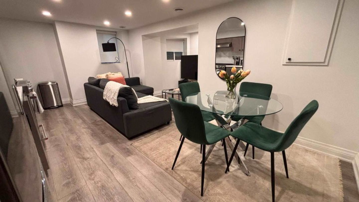 Bright Downtown 1br Free Parking & King Bed - Mississauga