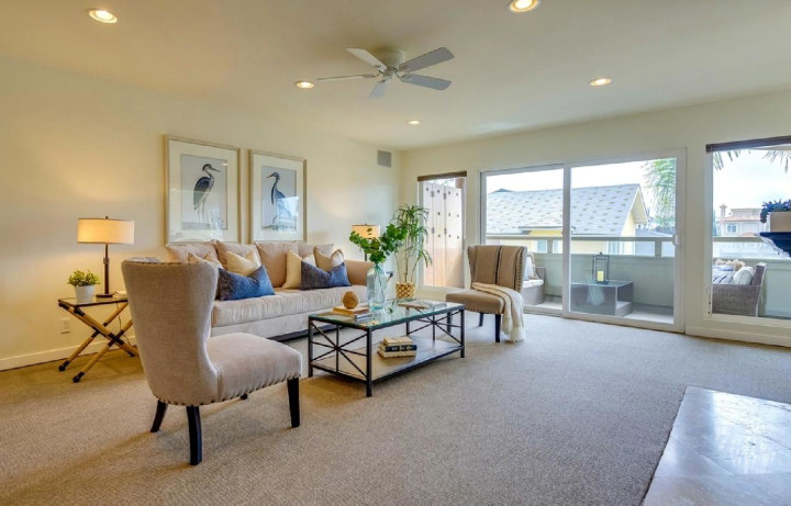 Two Bedroom Coastal Residence With Pool Access - El Segundo, CA
