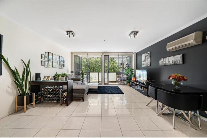 Light-filled, Spacious Apartment With Free Parking - St Kilda