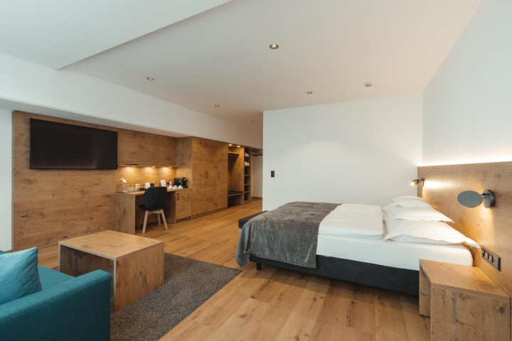 Zermatt Budget Rooms At Alpen Resort, Spa & Dining - Zinal