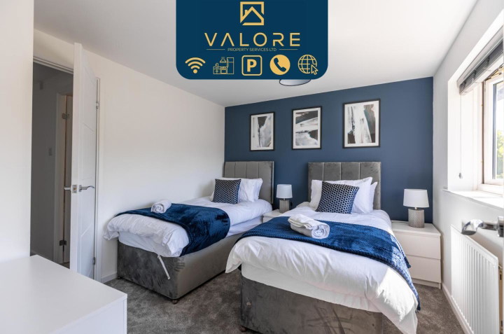 Cosy 5 Bedroom House - Central By Valore Property Services - Milton Keynes