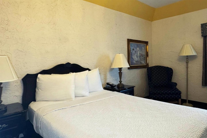 Chateau Hotel And Conference Center - Bloomington, IL