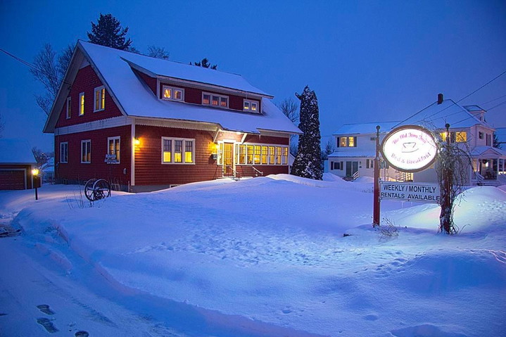 Old Iron Inn Bed And Breakfast - Maine