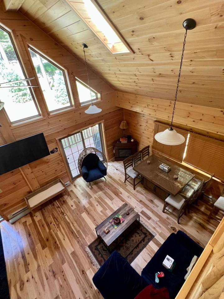 Luxury Log Cabin In Beautiful Condition - Lake Wallenpaupack, PA