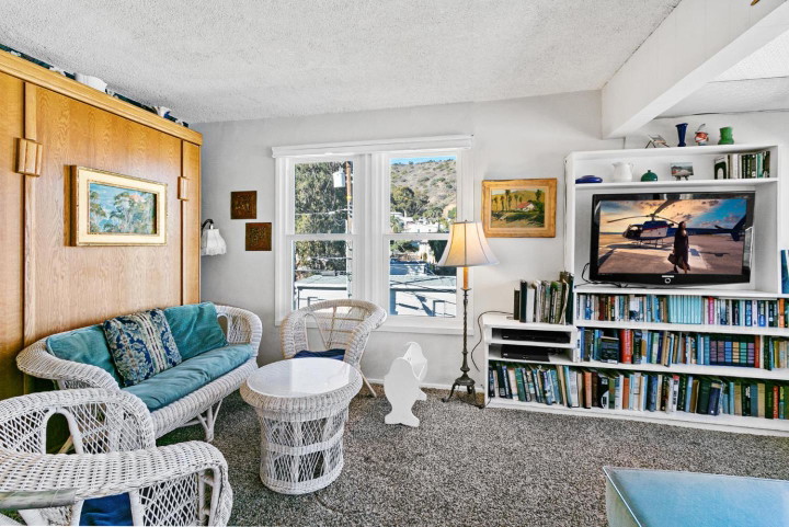 216wc 216 Whittley C - Avalon, CA