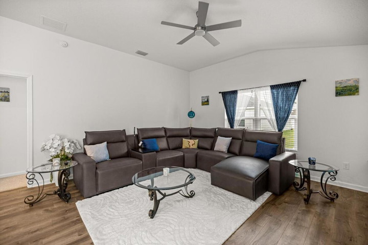 Cozy 2br Near Eastport Town Square & Middleton - Leesburg, FL