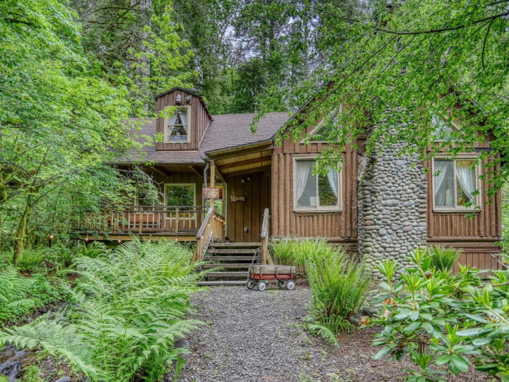 Storybrooks Cabin - Meredith Lodging - Oregon