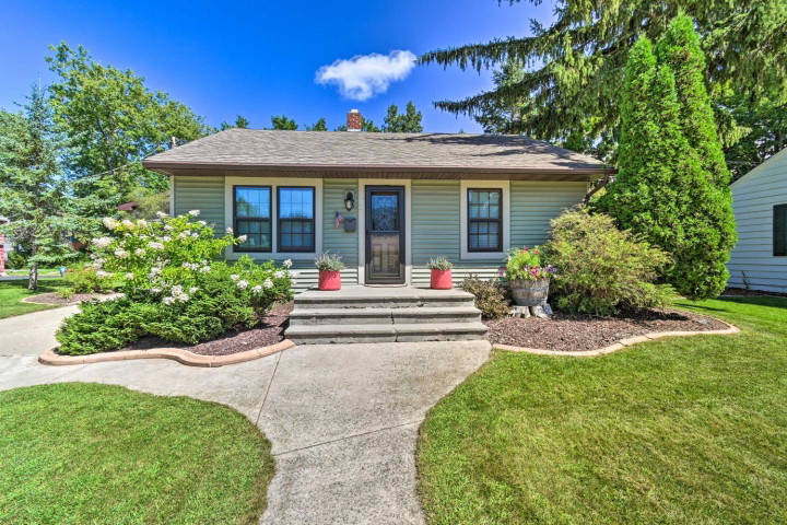 Modern Home W/ Backyard, 1 Mi To Dtwn Sturgeon Bay - Sturgeon Bay, WI