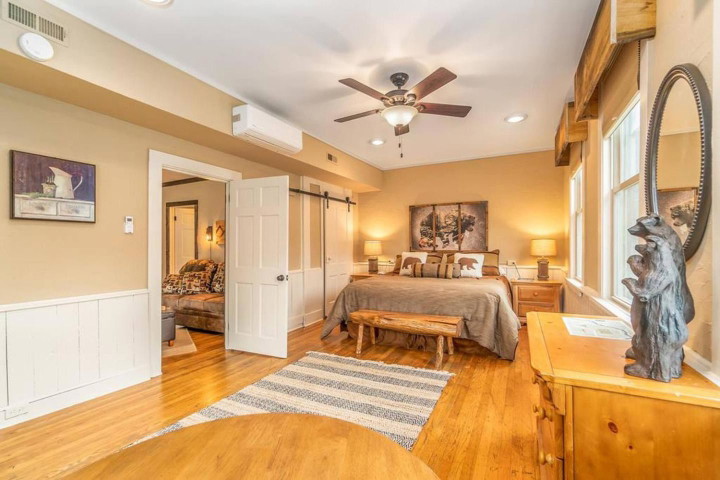 Cozy Cub Den, Chic Downtown Loft, Walk To Shops, Train, Restaurants - Bryson City, NC