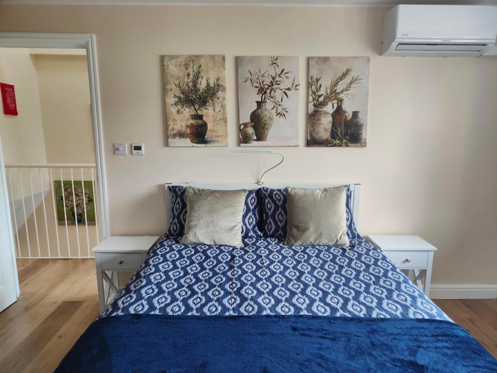 Clifton House O2 & Excel Rooms With Private Bathroom And Breakfast Option - Ilford