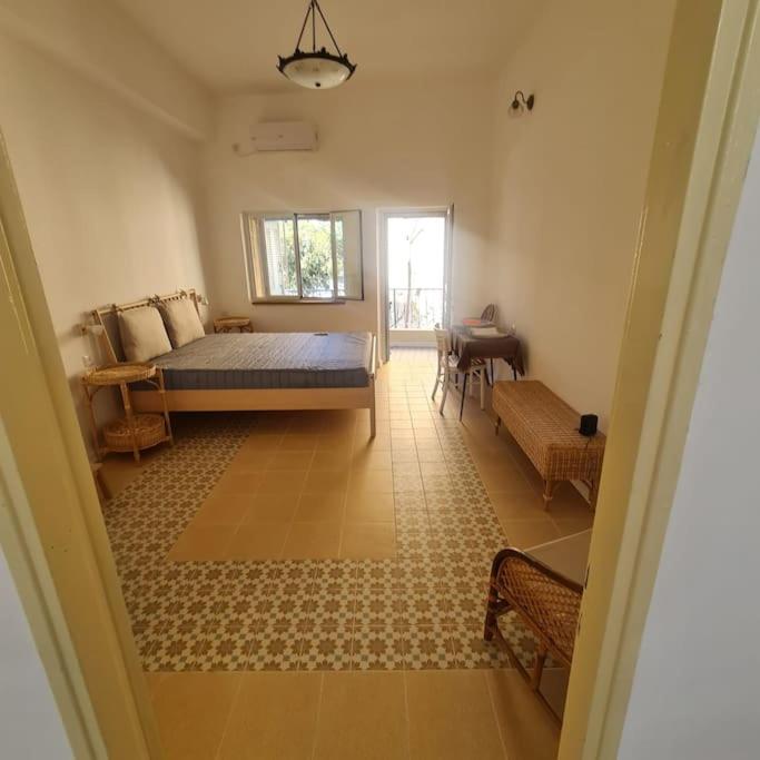 Bright, Quiet Charming Getaway Ideally Located - Jerusalem