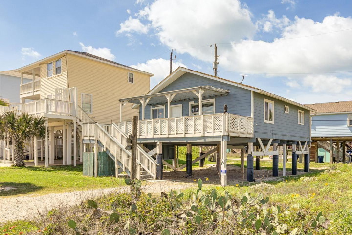 Walk To Gulf: Surfside Beach Home W/ Deck - Surfside Beach, TX