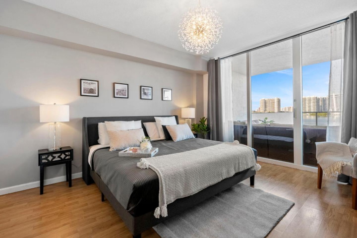 Waterfront Luxury 2-bedroom Condo Sunny Isles Beach - Sunny Isles Beach, FL